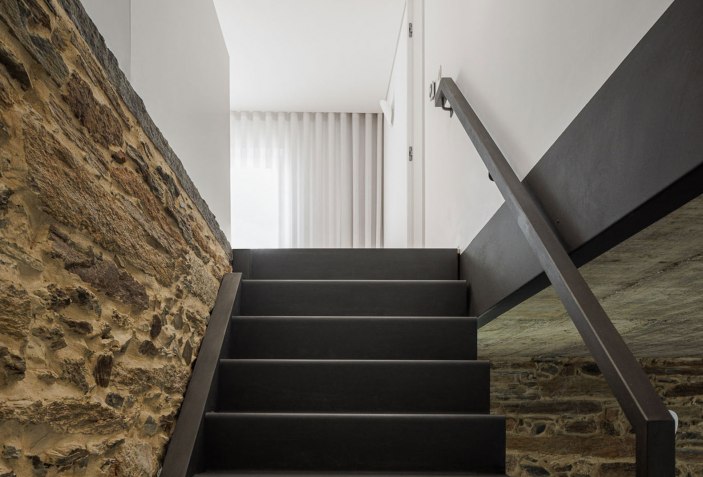Reconfigurando diálogos formales. Casa Caldeira por Filipe Pina | Sobre ...