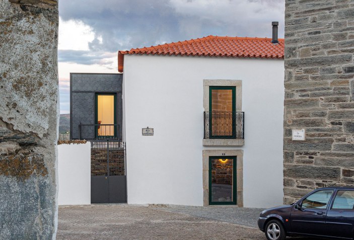 Reconfigurando diálogos formales. Casa Caldeira por Filipe Pina | Sobre ...