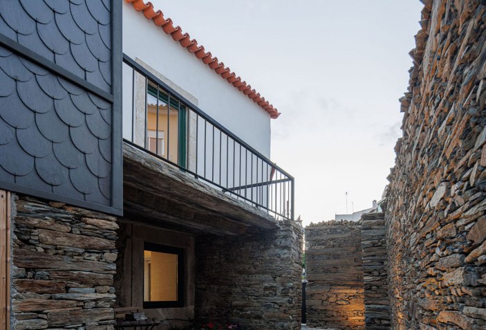 Reconfigurando diálogos formales. Casa Caldeira por Filipe Pina | Sobre ...