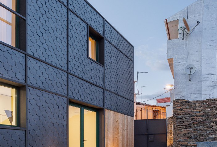 Reconfigurando diálogos formales. Casa Caldeira por Filipe Pina | Sobre ...