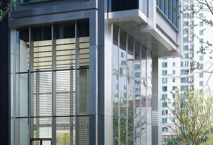 Foster + Partners completes first office tower in Suhewan, Shanghai ...