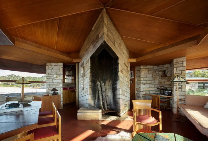 «Cabaña en las rocas» o Casa de la Sra. Clinton Walker de Frank Lloyd Wright vendida por 22 ...