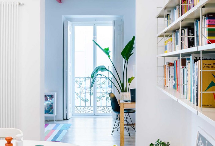 Scenographies of living for a bachelor in Madrid. Sequence House by Gon Architects | The ...