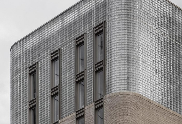 Una torre elegante, una linterna urbana. Buckle Street Studios Londres ...