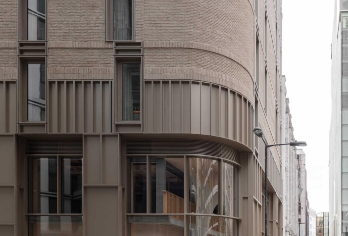 An elegant tower, an urban lantern. Buckle Street Studios London by ...