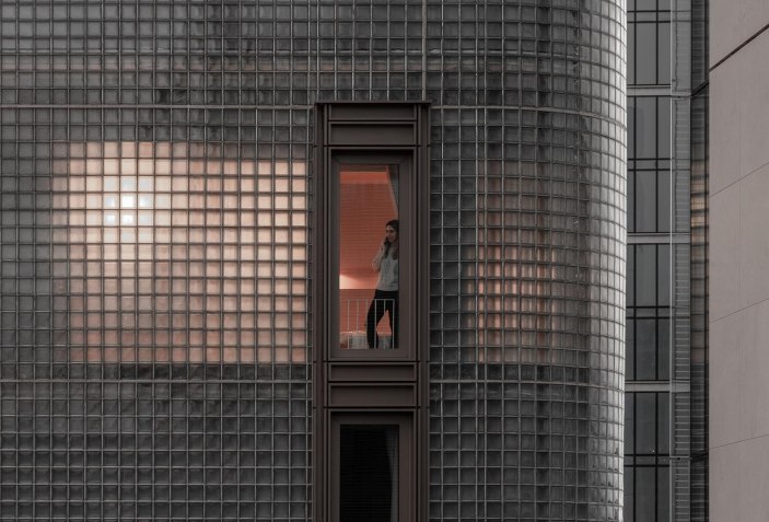 An elegant tower, an urban lantern. Buckle Street Studios London by ...