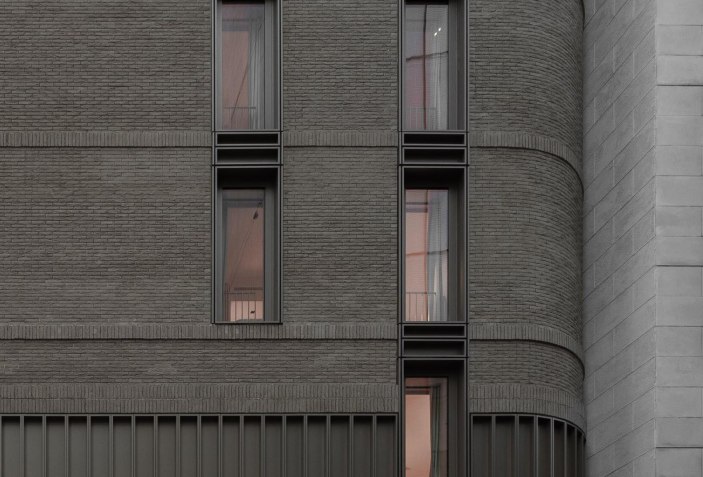 Una torre elegante, una linterna urbana. Buckle Street Studios Londres ...