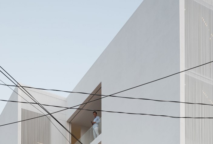 La torre como mecanismo de evocación al silencio. Torre AI por HW ...