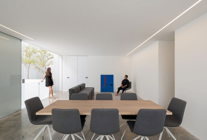 La torre como mecanismo de evocación al silencio. Torre AI por HW ...