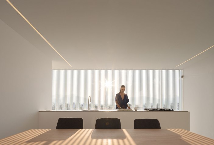 La torre como mecanismo de evocación al silencio. Torre AI por HW ...