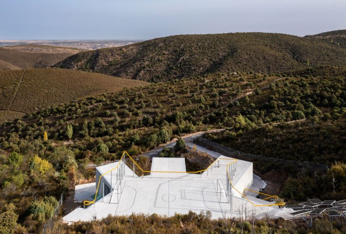 Living on the hillside. House in Torremocha by Ignacio Borrego | The Strength of Architecture ...