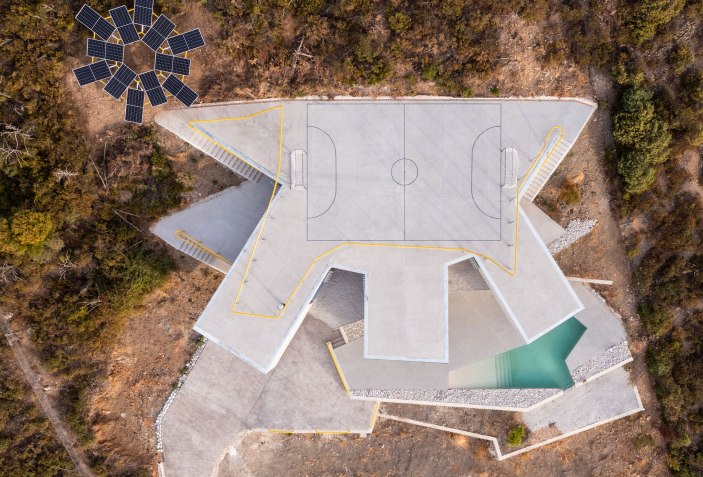 Living on the hillside. House in Torremocha by Ignacio Borrego | The Strength of Architecture ...