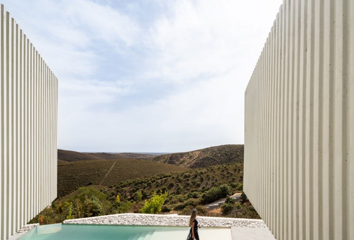 Living on the hillside. House in Torremocha by Ignacio Borrego | The Strength of Architecture ...