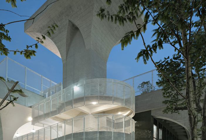 A soccer field as a roof. Indoor Sports Field of Shaoxing University by ...