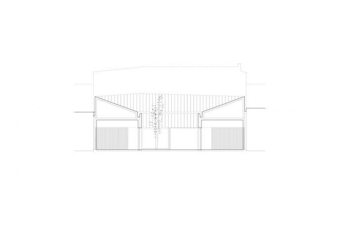 Adapting to the environment from an impluvium. LR House by Iñigo ...