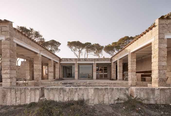 Jørn Utzon's Can Lis house, looking the Mediterranean, restoration by ...