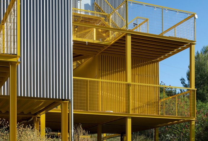 A fragmented house on a slope. rNrH industrialized home by Juan Marco ...