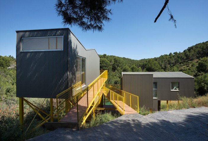 A fragmented house on a slope. rNrH industrialized home by Juan Marco ...