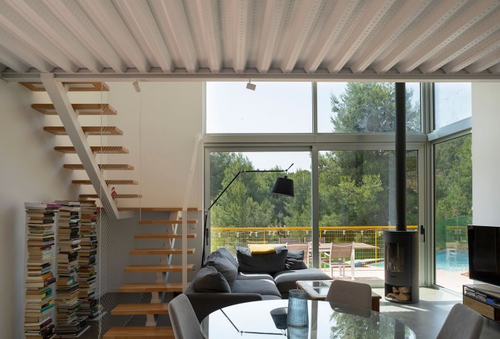 A fragmented house on a slope. rNrH industrialized home by Juan Marco ...