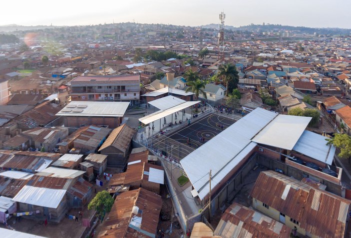 Inaugurado el Centro Comunitario Kamwokya por Kéré Architecture | Sobre ...