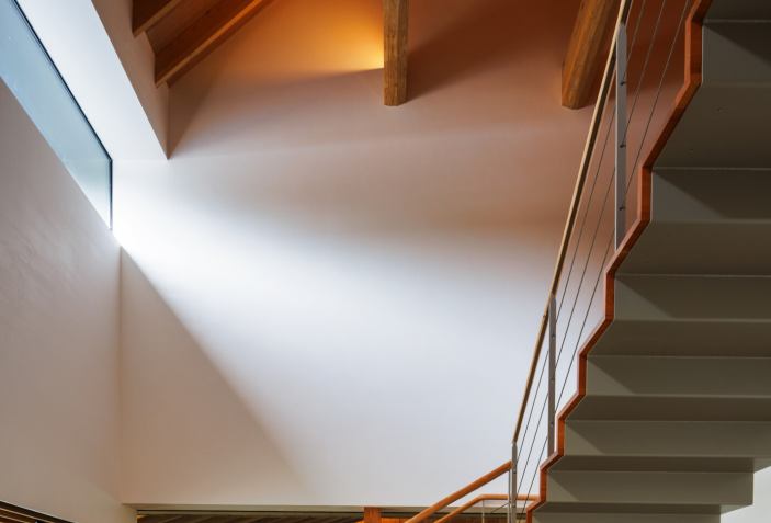 En armonía con el entorno material. Aoi Shrine Grobe, Salón Memorial ...