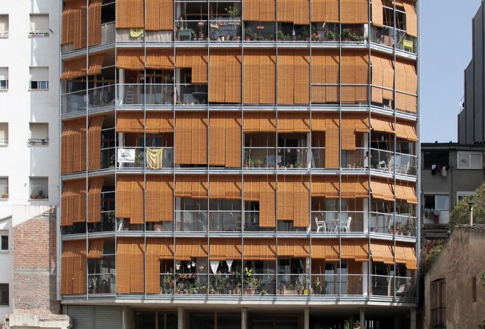 Deciding in community. La Borda, cooperative housing by Lacol ...