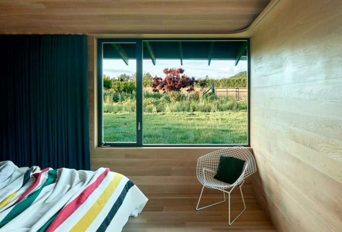 Careful attention to the landscape and materials. Divine House by ...