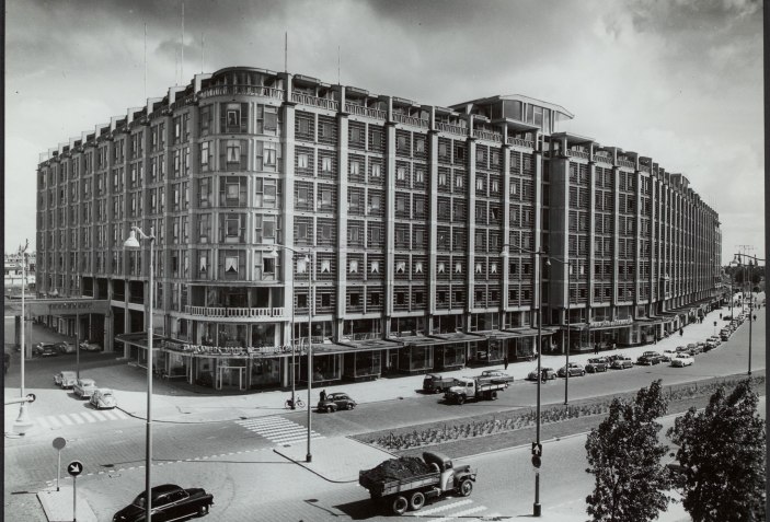 Postwar reconstruction icon. Groot Handelsgebouw by Huig Maaskant and ...