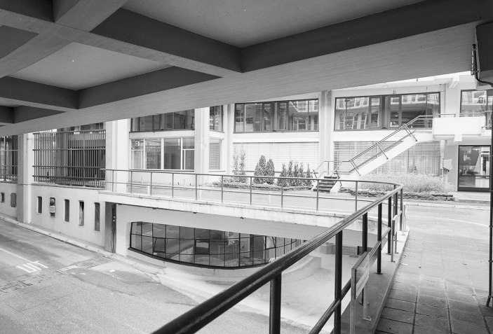 Postwar reconstruction icon. Groot Handelsgebouw by Huig Maaskant and ...