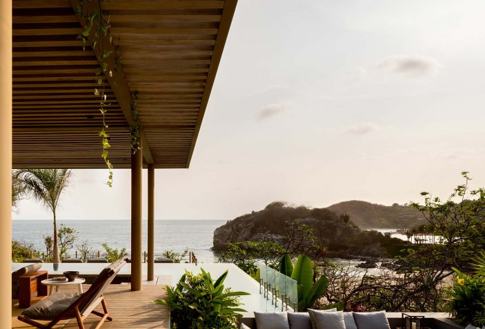 Entre el mar y la naturaleza. Punta Ixtapa por Manuel Cervantes | Sobre ...