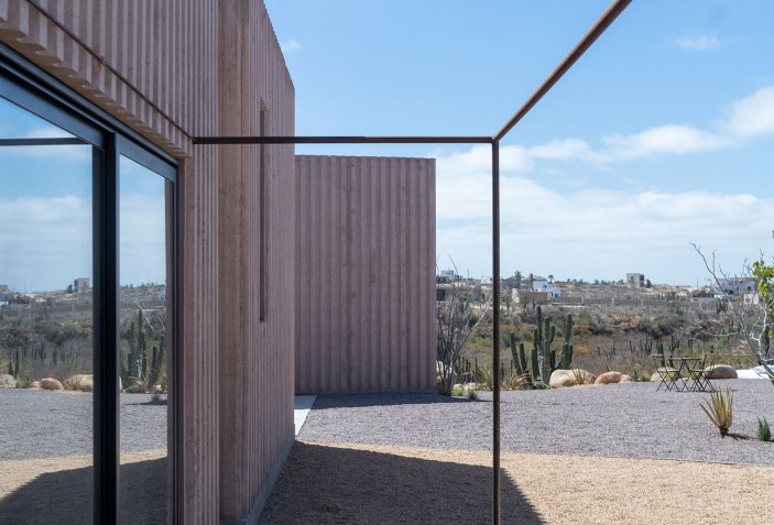 An oasis of privacy. Casa Santos by María Gómez, Héctor Coss and ...