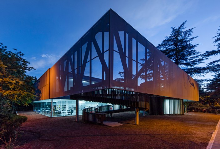 Mediateca por Laboratory of Architecture #3 | Sobre Arquitectura y más ...