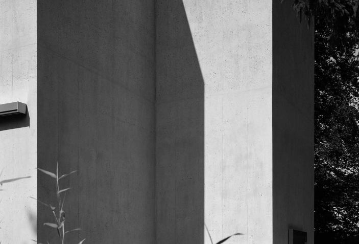 Minimalist geometric abstraction. H-See House by Mensing Timofticiuc ...