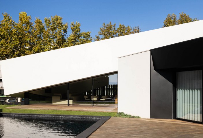 Three axes and a horizontal offset. Tilt House by Mutant Architecture ...