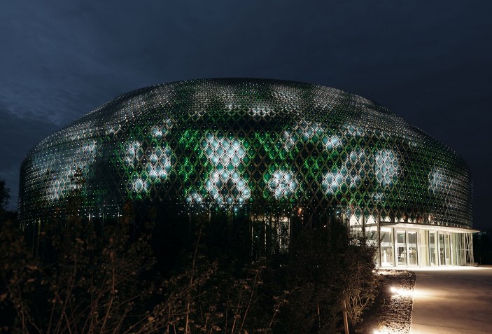 Projecting the future, zero-energy media façade. Novartis Pavilion by ...
