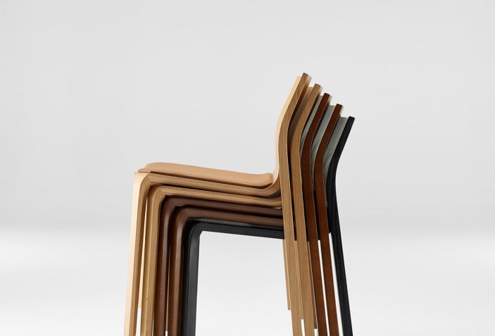 The curvilinea carpentry of the landscape. Ondarreta Silu Chair by ...