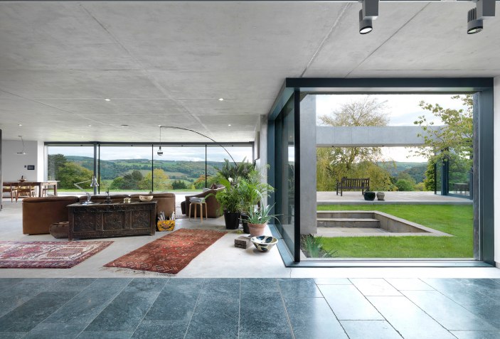 Inside Outside House by Loyn + Co Architects | The Strength of ...