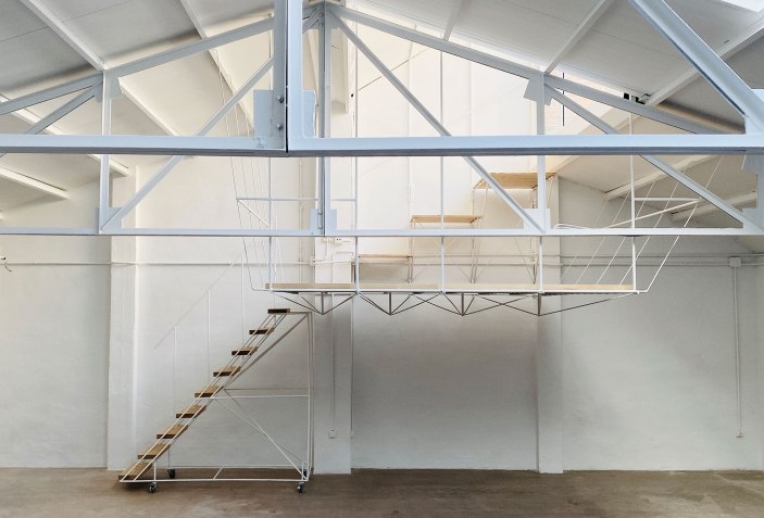 La nave del Topo. Espacio de trabajo y vivienda por Pia Mendaro ...