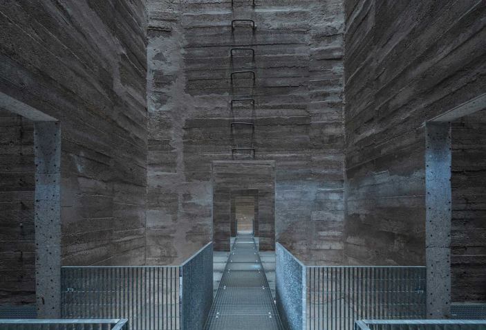 A silo of contemporary culture. Automatic Mills Grain Silo renovation ...