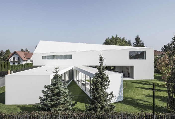 Kinetic house. Quadrant House by Robert Konieczny KWK Promes | The ...