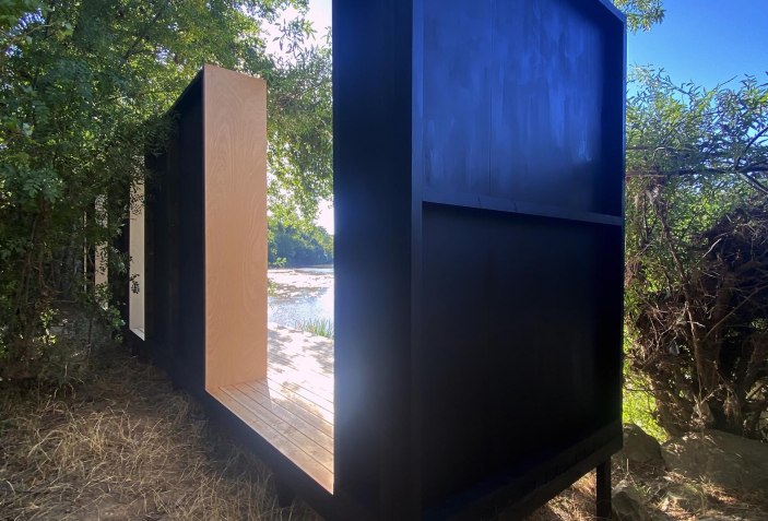On the Ebro banks. Hiber Space Installation by Rintala Eggertsson ...