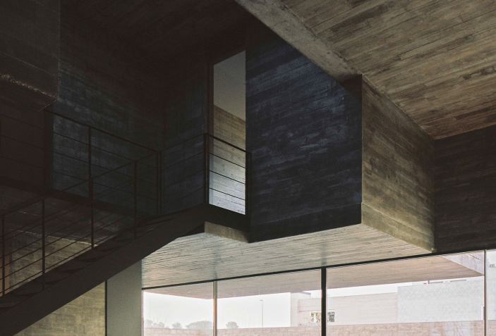 Among the orchard and the city. Rubio House by Carles Faus Architecture ...