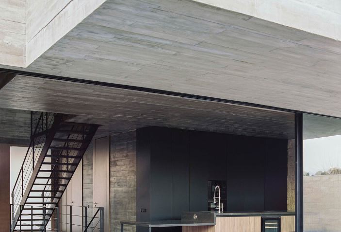 Among the orchard and the city. Rubio House by Carles Faus Architecture ...