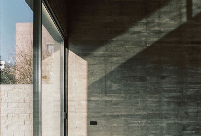 Among the orchard and the city. Rubio House by Carles Faus Architecture ...