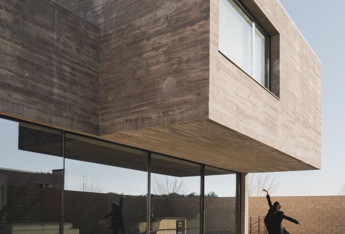 Among the orchard and the city. Rubio House by Carles Faus Architecture ...