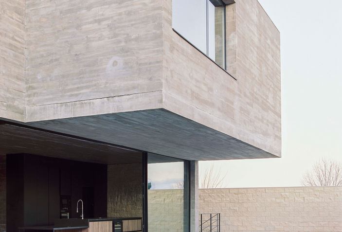 Among the orchard and the city. Rubio House by Carles Faus Architecture ...