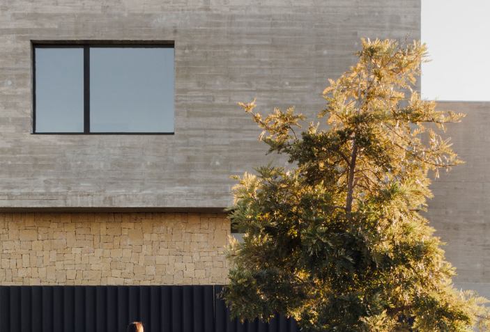 Among the orchard and the city. Rubio House by Carles Faus Architecture ...