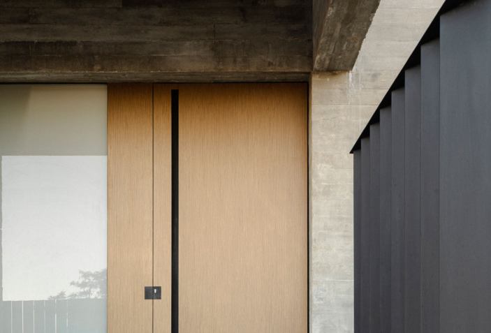Among the orchard and the city. Rubio House by Carles Faus Architecture ...