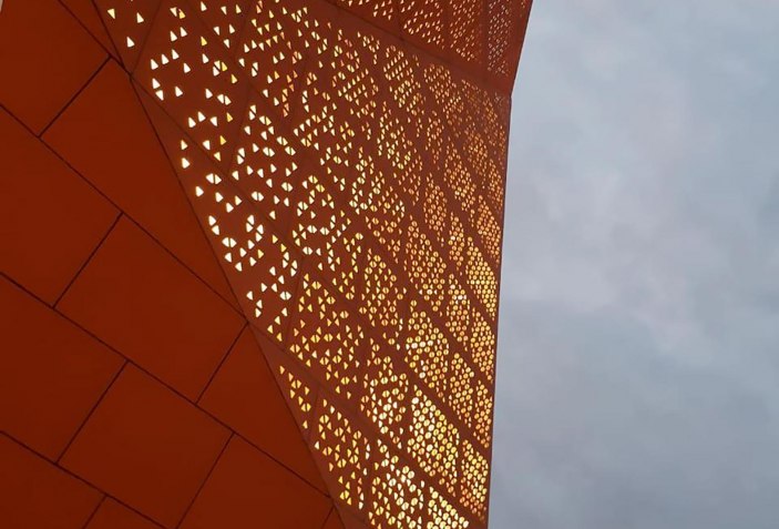 Juxtaposition of color, volume and geometry. Stellar Building by Sanjay ...