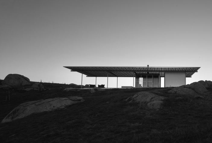 Transform a farm shed into a home. Shack in the Rocks by Sean Godsell ...